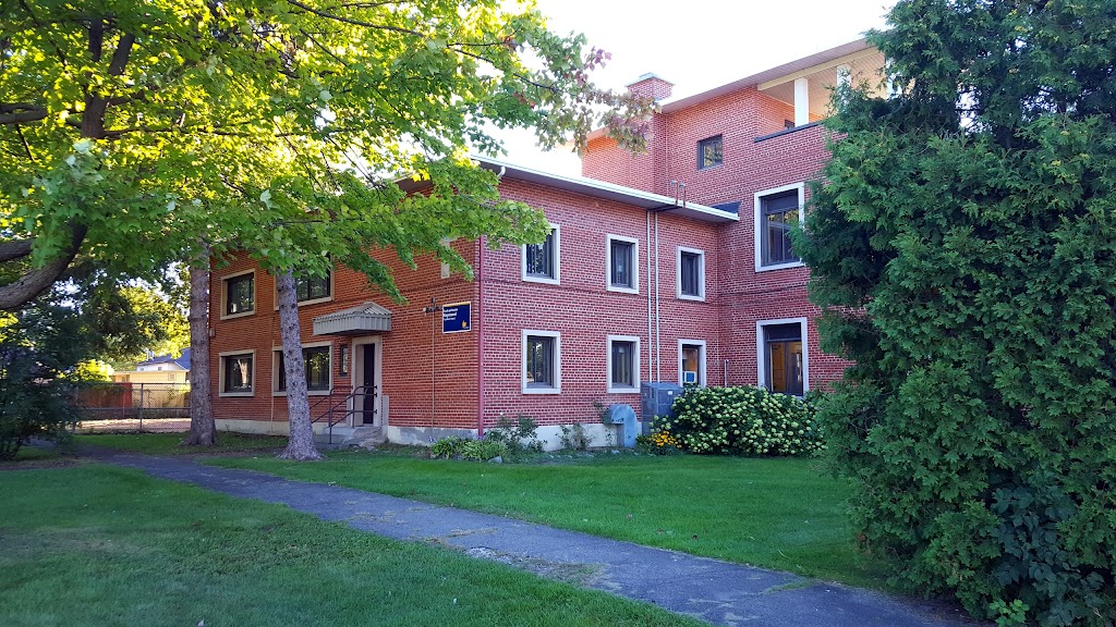 Primary School Raymond 5505 Av 27e Laval QC H7R 3K7 Canada